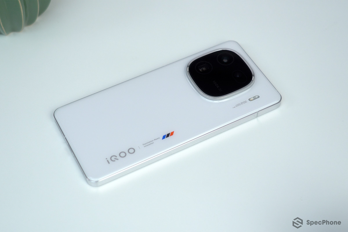 รีวิว iQOO 12 สมาร์ทโฟนตัวแรกของไทยที่มาพร้อมชิป SD 8 Gen 3