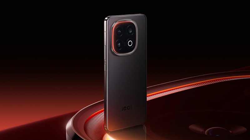 iQOO 15 Mini เผยสเปคหน้าจอ 6.31 นิ้ว ชิป Dimensity 9500+ แบต 7000mAh